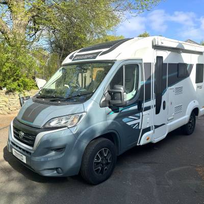 Swift Select Compact C404 4 Berth 4 Travel Seats Electric Bed Motorhome ...