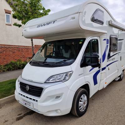 2015 SWIFT ESCAPE 696 6-BERTH - 5-BELT - HABCHECK - VERY CLEAN VAN