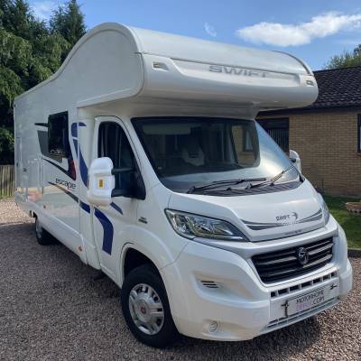 Swift Escape 696