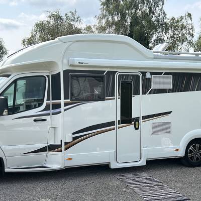 Coachman Travel Master 545 - Island Bed