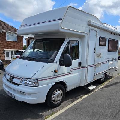 Compass Avantgarde LUX 400 - 2004 - 4 Berth - 2 Belts - FOR SALE