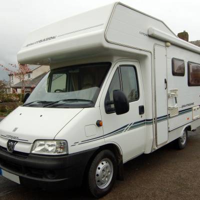 2004 Compass Avantgarde 400 rear lounge motorhome, excellent