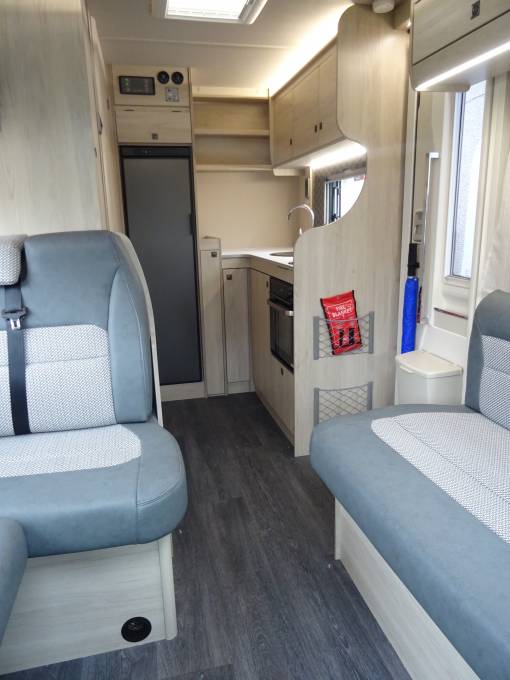 2021 Autotrail F62 4 Berth 4 Seatbelts Automatic Electric Drop Down Bed Motorhome For Sale