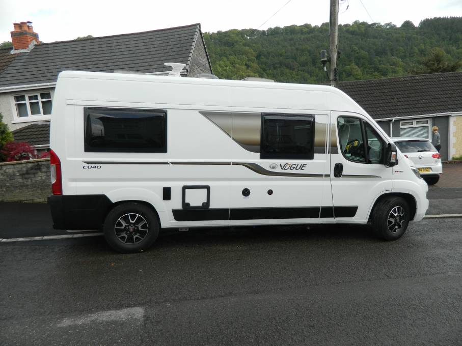 Elddis Autoquest CV40 Vogue Edition - 3 Berth - 2019 low mileage ...