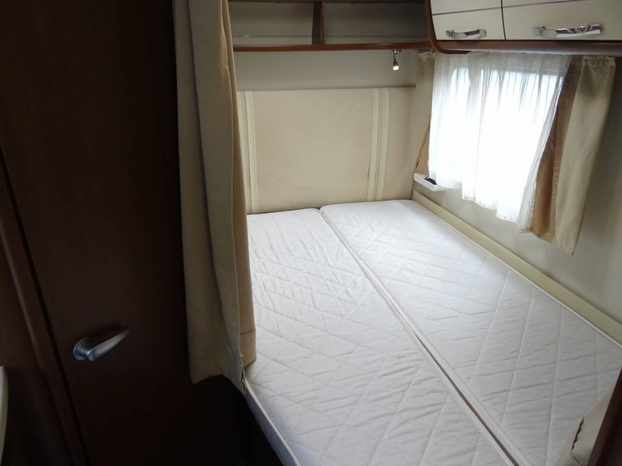 Roller Team Auto Roller 200 2014 4 Berth Rear Fixed French Bed ...
