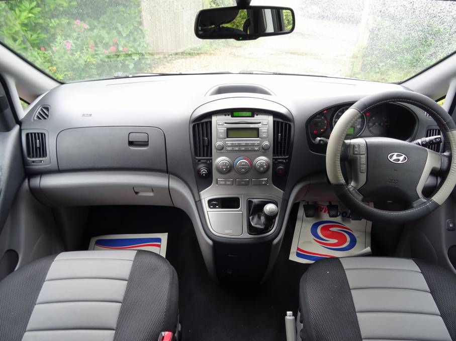 Hyundai i800 2 Berth 4 Travel Seat Rock an