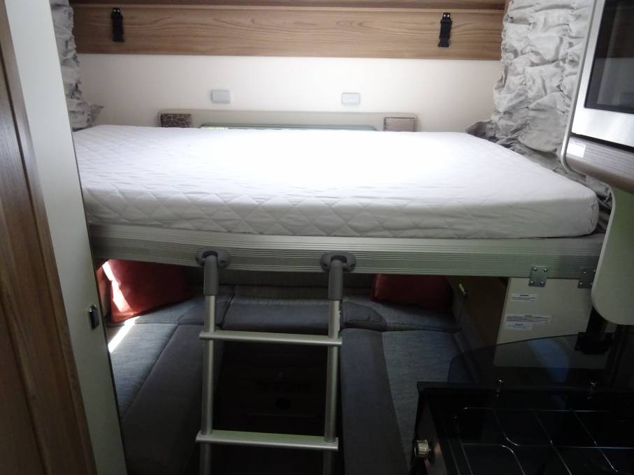 Swift Escape Champagne Compact C404 140 BHP