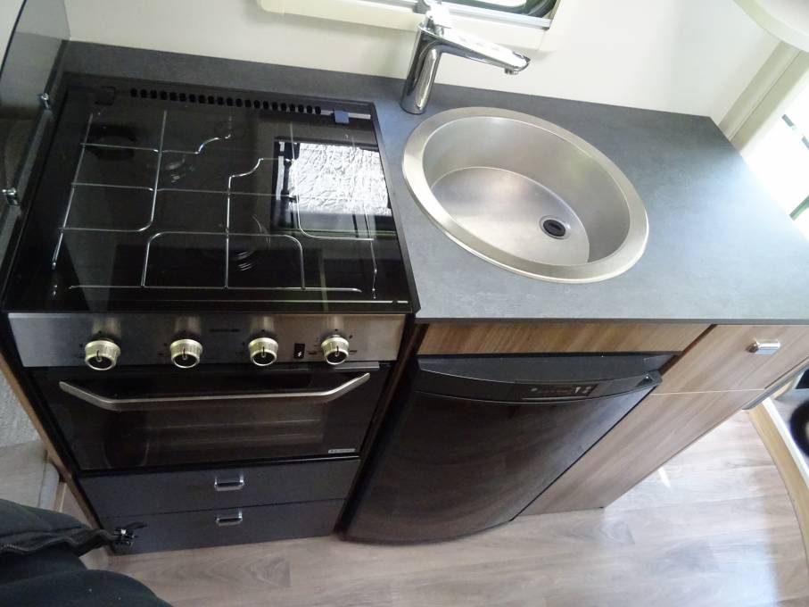 Swift Escape Champagne Compact C404 140 BHP