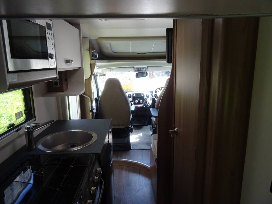 Swift Escape Champagne Compact C404 140 BHP