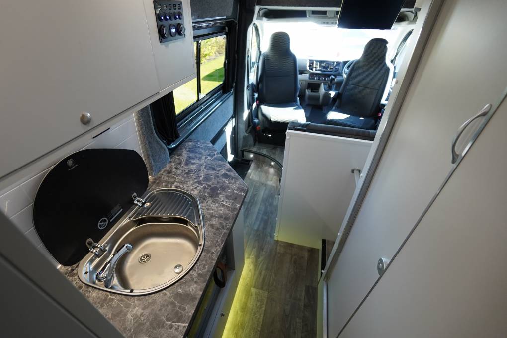 MAN TGE 3.140 (ETRUX Conversion), 4-Berth, 4-Seatbelts, Rear Fixed Bed ...