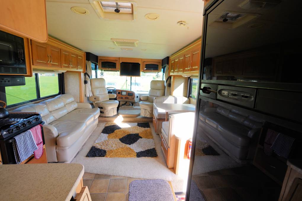 2006 Four Winds Hurricane 31D, 6-Berth, 5-seatbelts, End Island Bed for ...