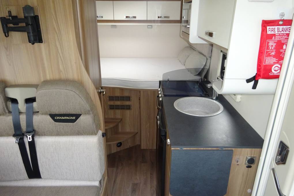 Swift Compact C205 Champagne 2019 3/4 Berth 4 Belts Automatic Motorhome ...