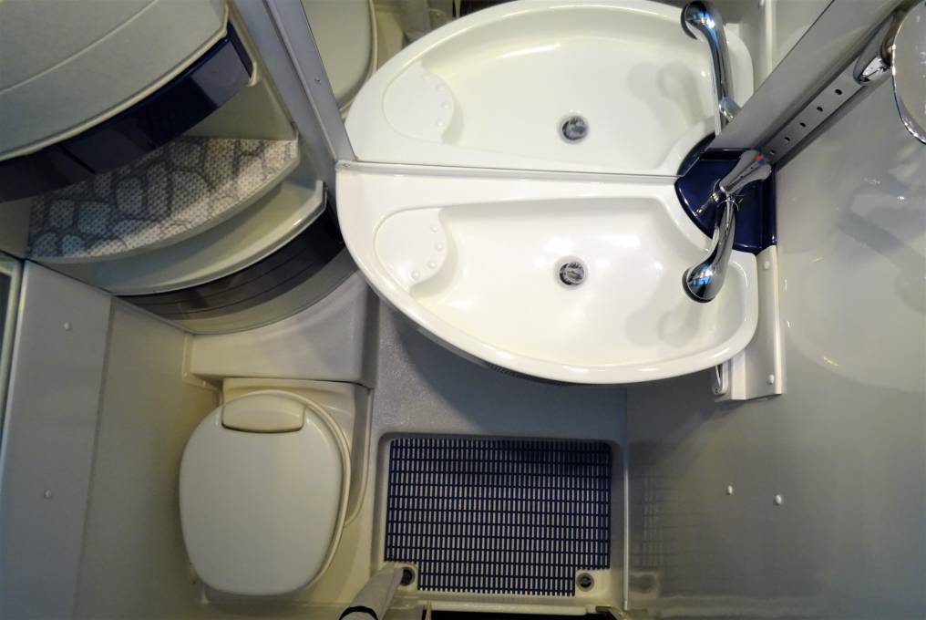 Hymer B524 - 2003 - 3 Berth - Rear Fixed Bed - Motorhome for sale