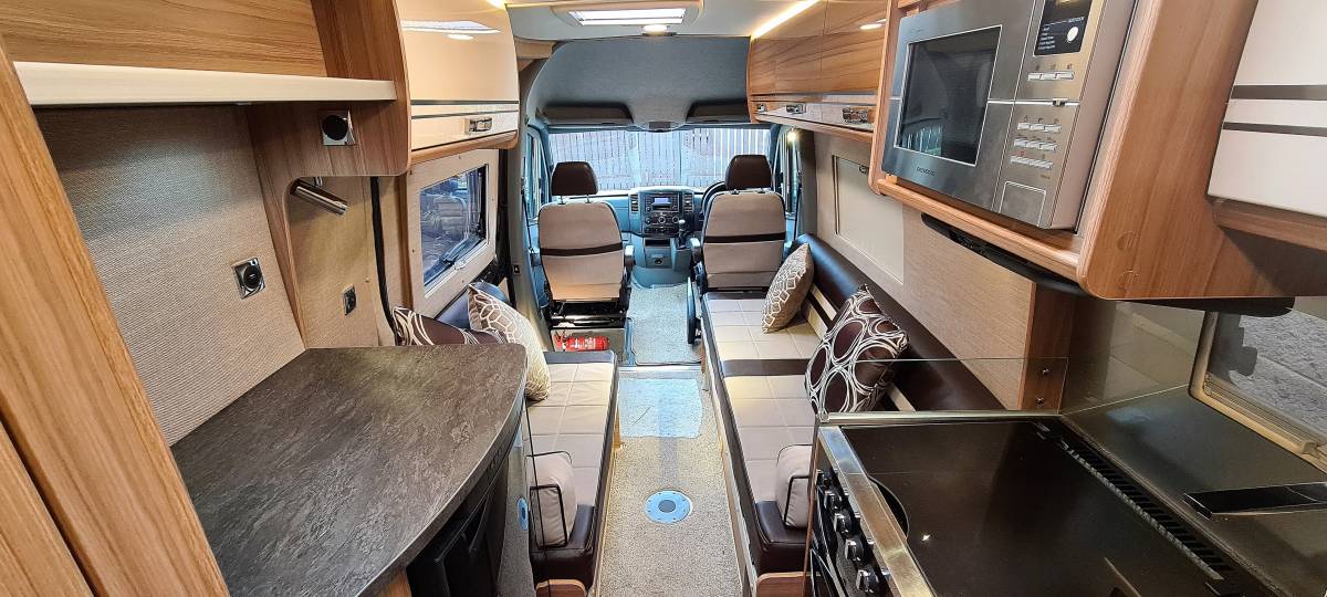 Lunar Landstar EWS - 2017 - AUTOMATIC - 2 Berth - End Washroom - FOR SALE