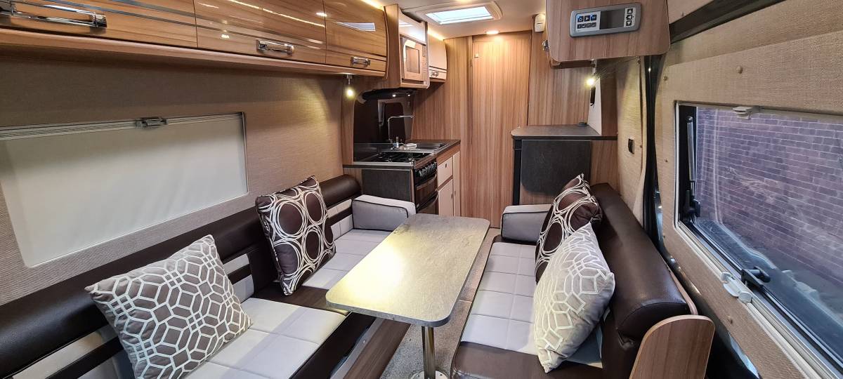 Lunar Landstar EWS - 2017 - AUTOMATIC - 2 Berth - End Washroom - FOR SALE