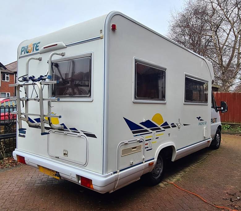 Pilote Pacific 62 - 2002 - 4 Berth - Fixed Bed - FOR SALE