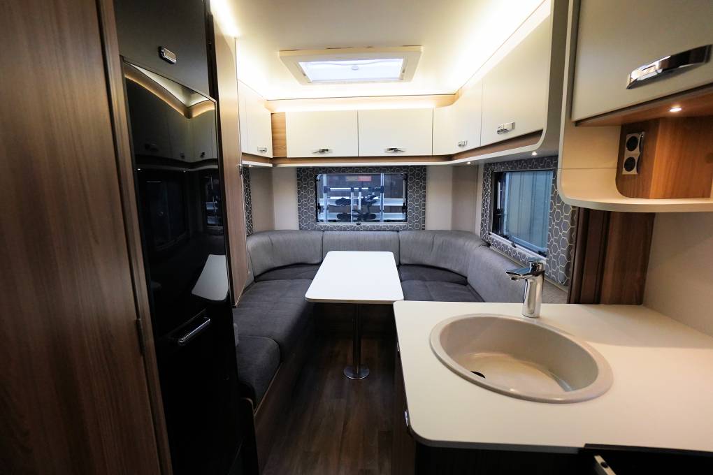 2019 Swift Escape (Searcher) 674, 6-Berth, 5-Seatbelts, Drop-down ...