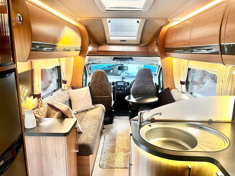 Autotrail Comanche - twin axle - 4 berth - 2 belts - motorhome for sale