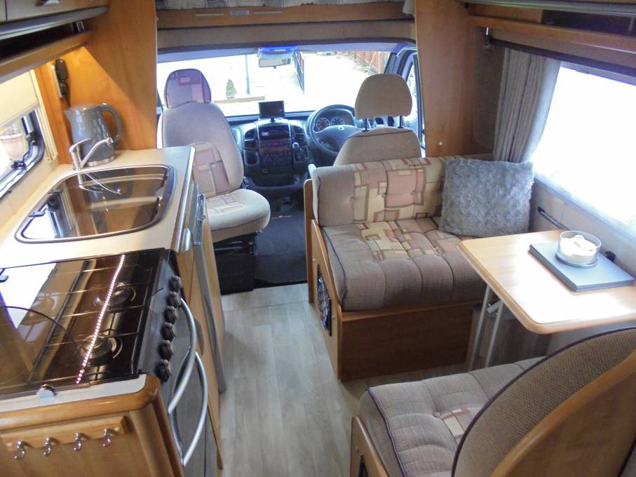Auto-Trail Apache 700 SE 6 Berth 4 Belts Rear Lounge 2005 Motorhome For ...