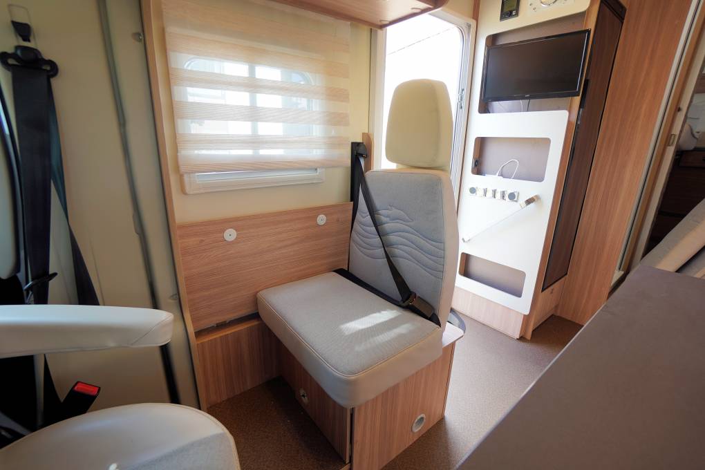 2021 Burstner Delfin T727 G, 6-berth, 4-Seatbelts, Motorhome for Sale