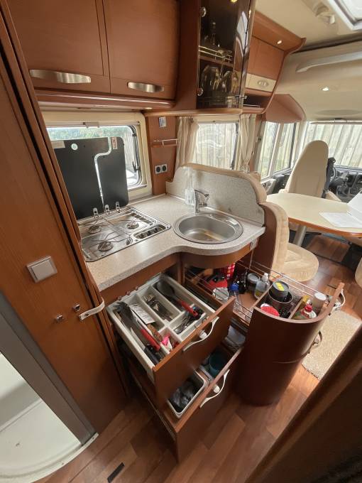 Hymer b694, 2011, LHD, 3ltr Engine, 4 Berth, 4 Belts, Large Garage, Gas Low