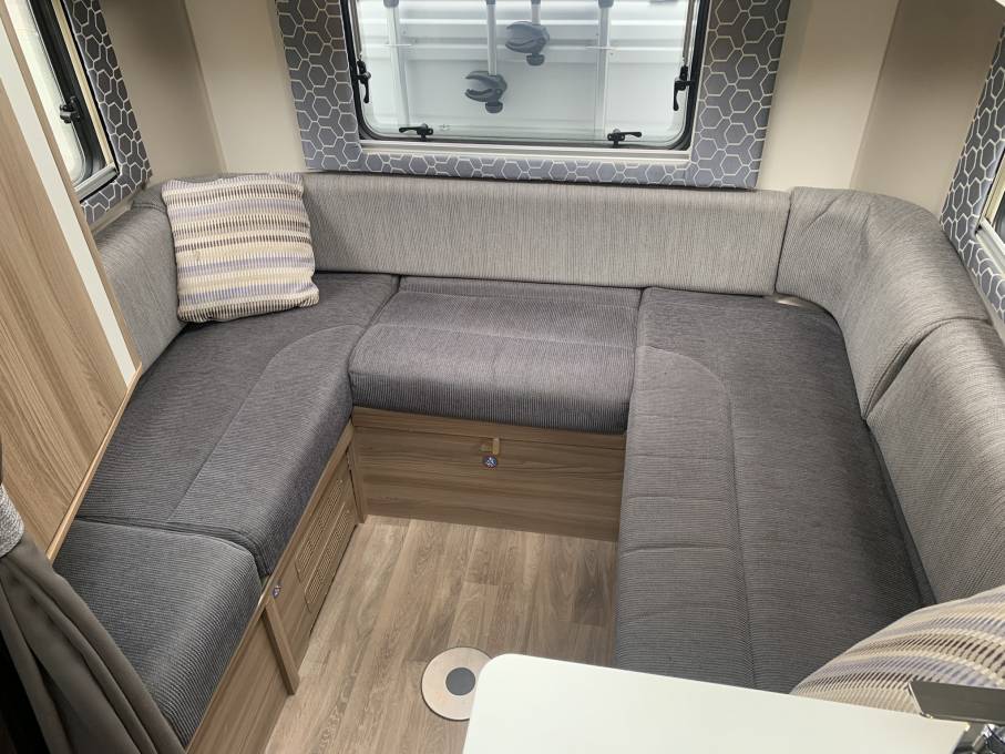 Swift Escape 685 6 Berth 5 Travel Seat Rear Lounge Motorhome Camper Van ...