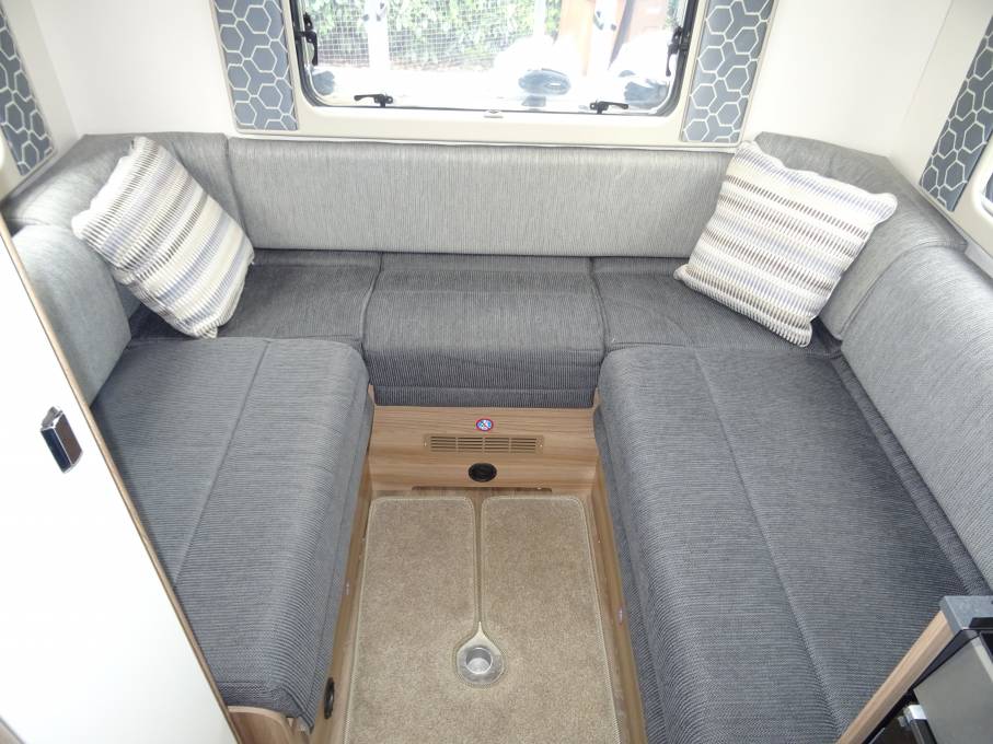 Swift Escape Compact C402 2019 2 Berth