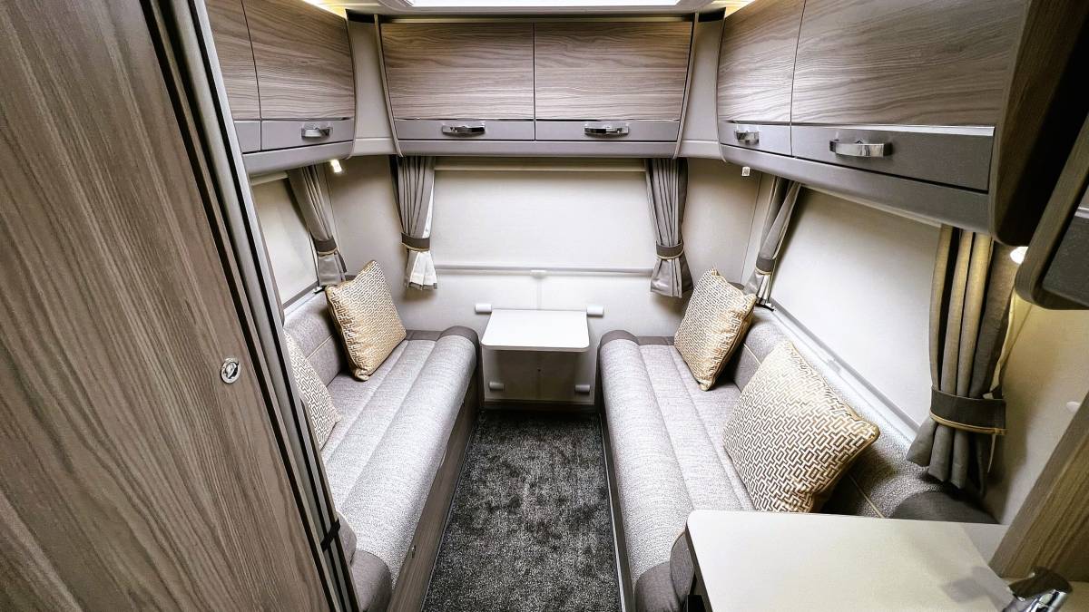 ELDDIS EVOLUTION 196 2022 6 BERTH 6 BELT END LOUNGE MOTORHOME FOR SALE