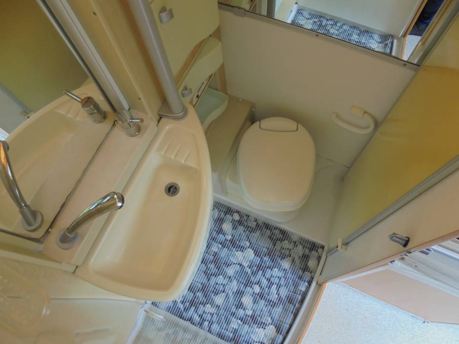 Hymer C546 5 Berth 6 Seatbelts Centre Lounge 2004 Motorhome For Sale