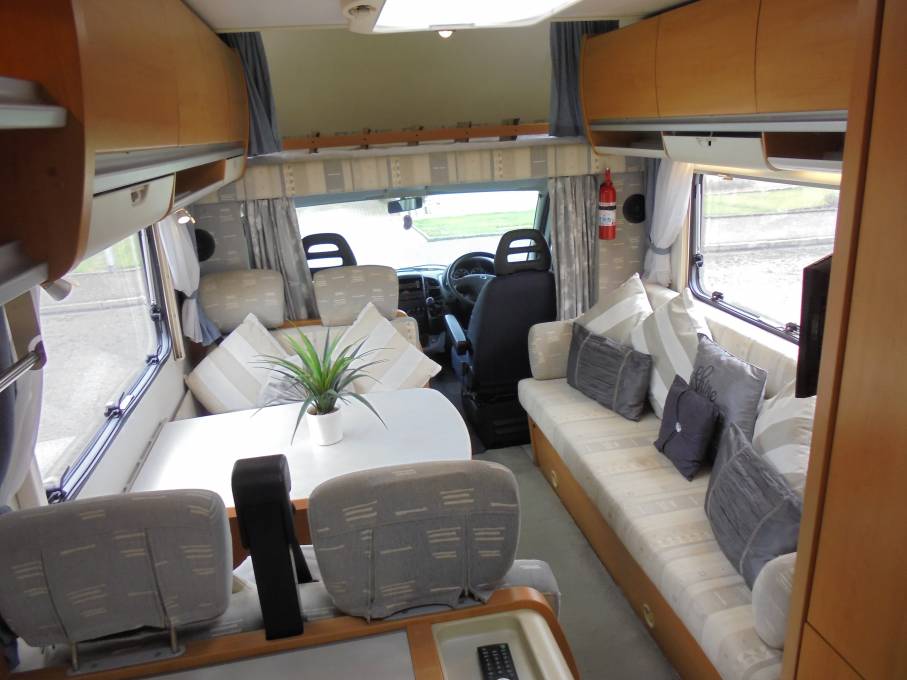 Hymer C546 5 Berth 6 Seatbelts Centre Lounge 2004 Motorhome For Sale