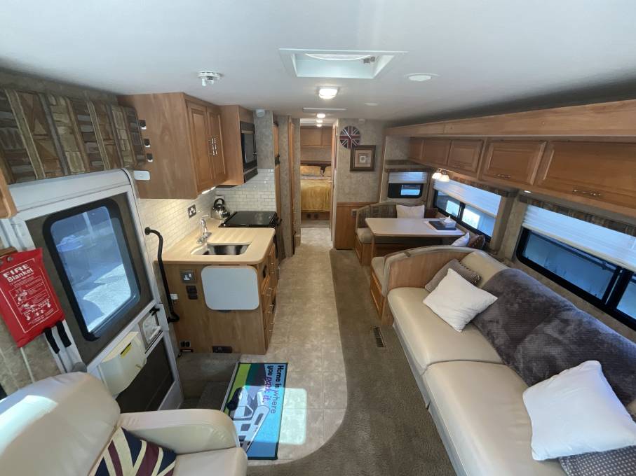 Winnebago Sightseer 6 berth RV with slide out and automatic gearbox