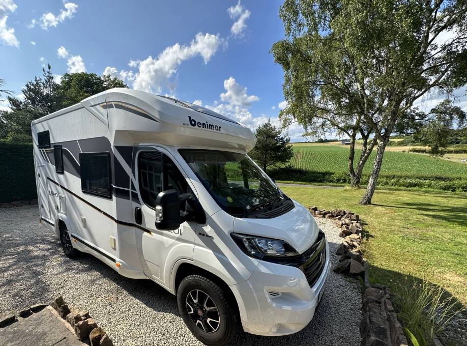 BENIMAR MILEO 201 AUTOMATIC 2 BERTH TRANSVERSE OVER BED Motorhome for Sale