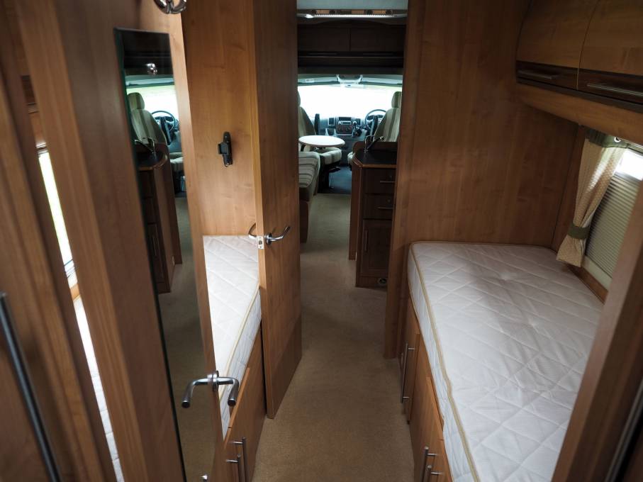 2008/08 Autotrail Cheyenne 840S tag axle twin bed motorhome