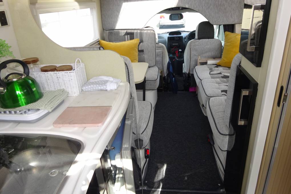 2011 Romahome R40 4 berth 4 seat belts motorhome for sales