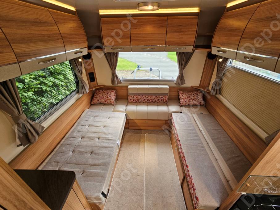 Bailey Approach Autograph 625, 2 berth, 3500kg.