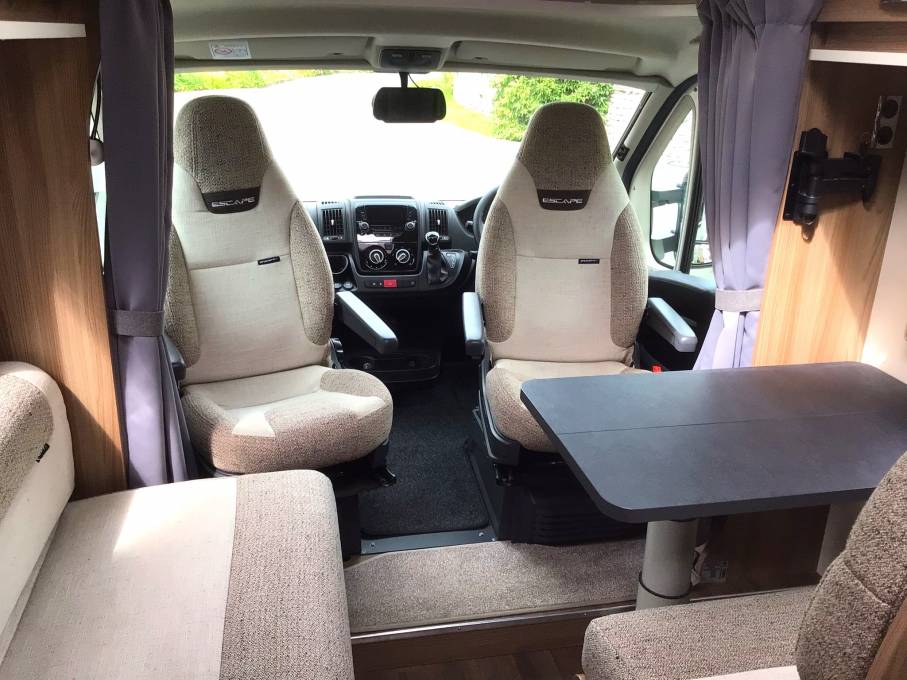 Swift Escape 664 - 2022 9 speed Auto - 4berth - Fixed bed - (Edge 464)k