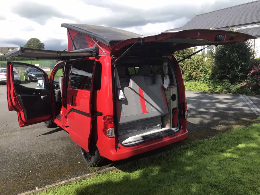 2014 Nissan NV200 Combi Van. With Pop up roof, kitchen, Bed, cruise
