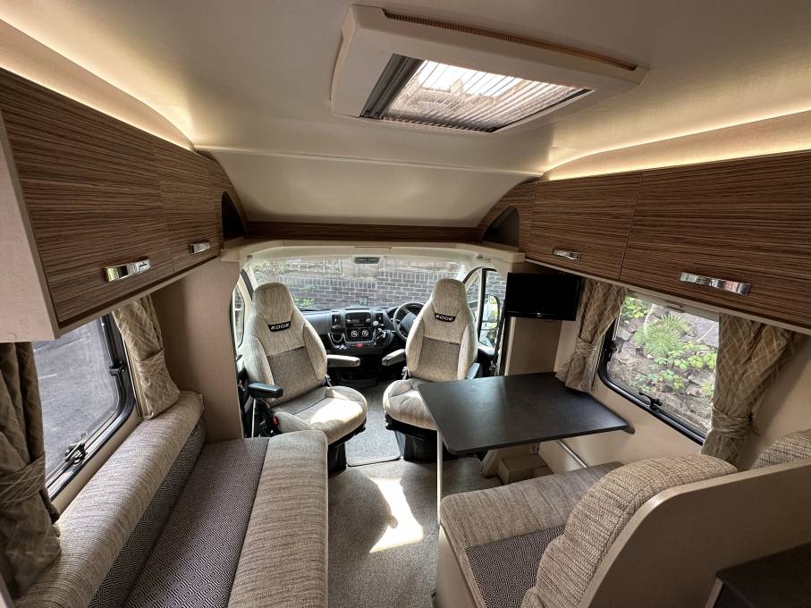 SWIFT EDGE 464 - 4 BERTH MOTORHOME - FOR SALE