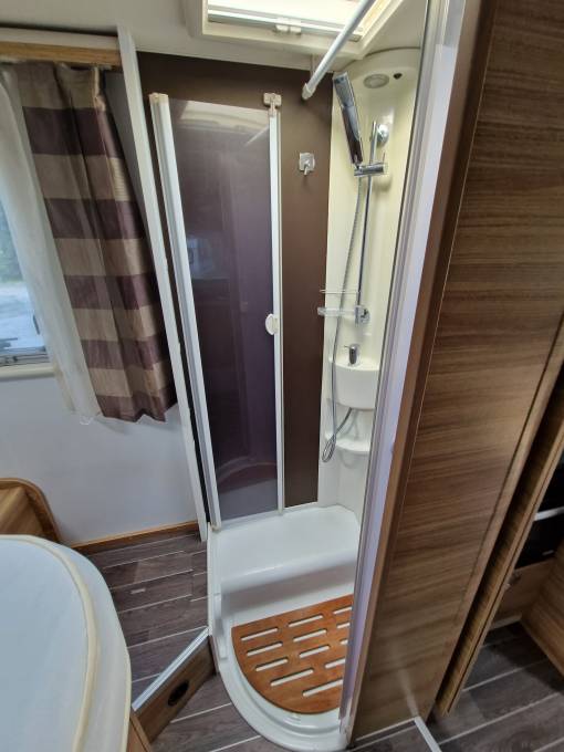 2017 ADRIA MATRIX 670SC PLATINUM - FSH - LHD - 5 BERTH - 5 BELTS - SUPERB