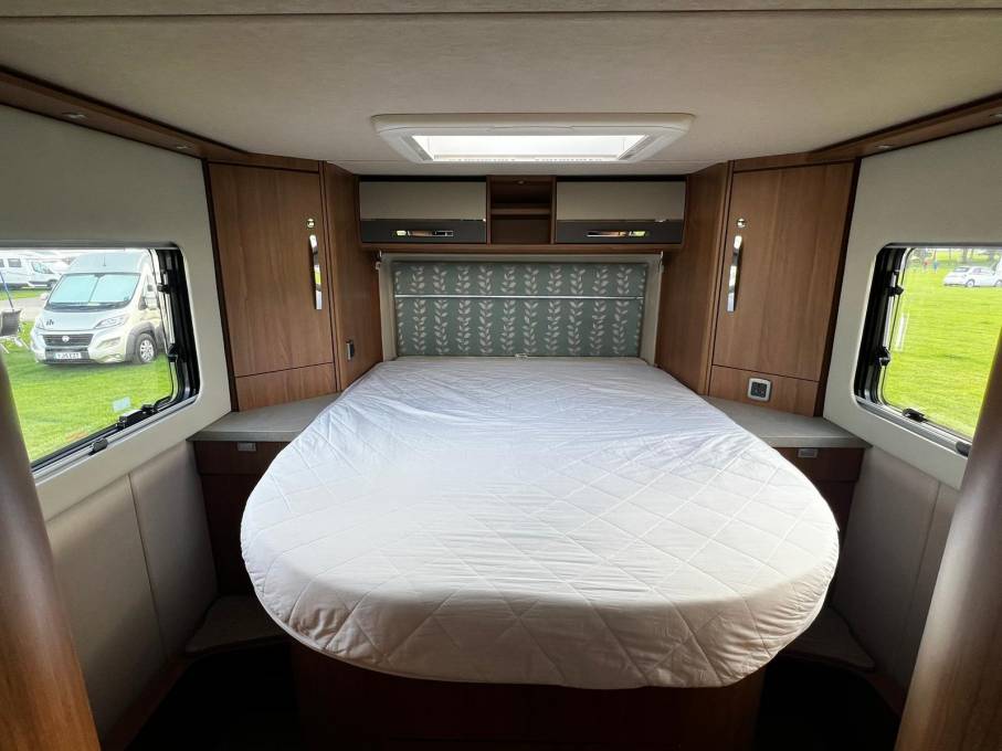 Auto-Trail Frontier Delaware 2019 Semi-Automatic Island Bed Motorhome ...