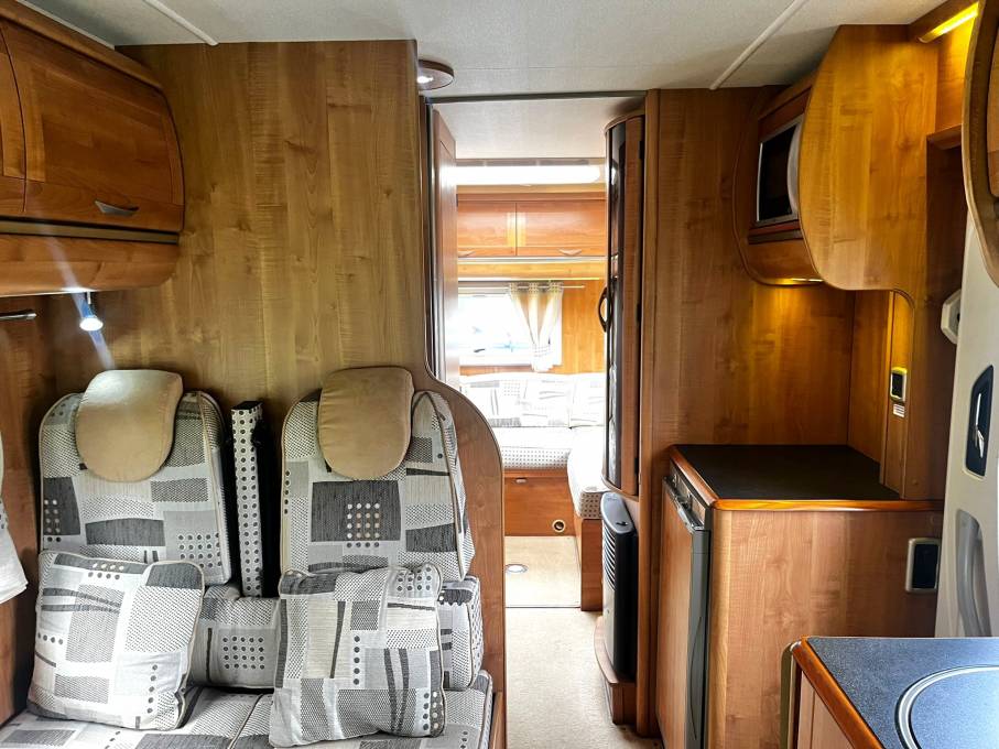 Autotrail Apache 700 se - rear lounge - 6 berth motorhome for sale