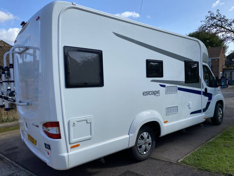 SWIFT ESCAPE 664
