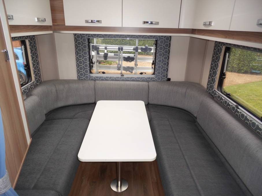 SWIFT ESCAPE 674 6 BERTH 2017