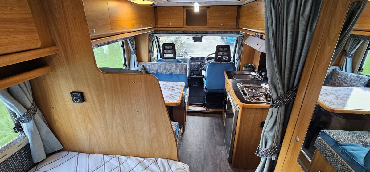 Laika Ecovip 7rg - Fixed Bed with Large Garage - 2001 - FOR SALE