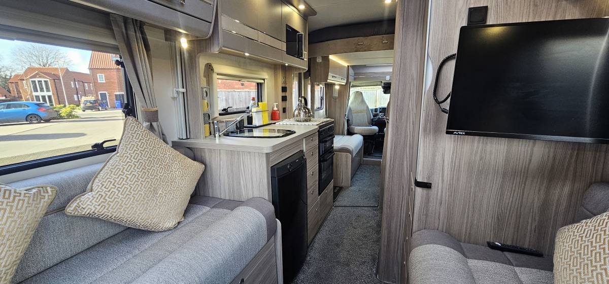 Elddis Evolution 196 - 2022 - End Lounge - 6 Berth & 6 Belts - FOR SALE