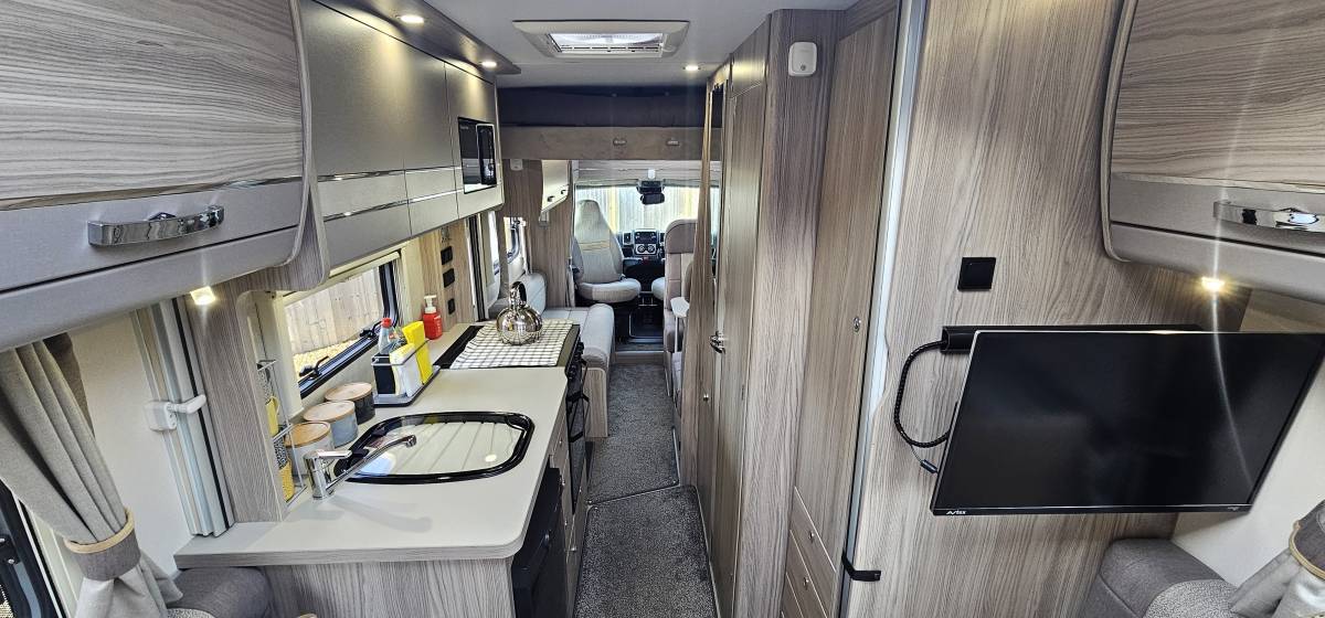 Elddis Evolution 196 - 2022 - End Lounge - 6 Berth & 6 Belts - FOR SALE