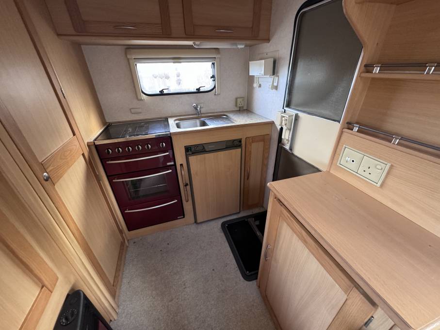 Compass Avantgarde 300 5 Berth ** PRICE REDUCTION
