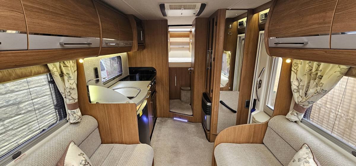 Auto-Trail Mohawk - 2016 - Transverse Bed over Garage - FOR SALE