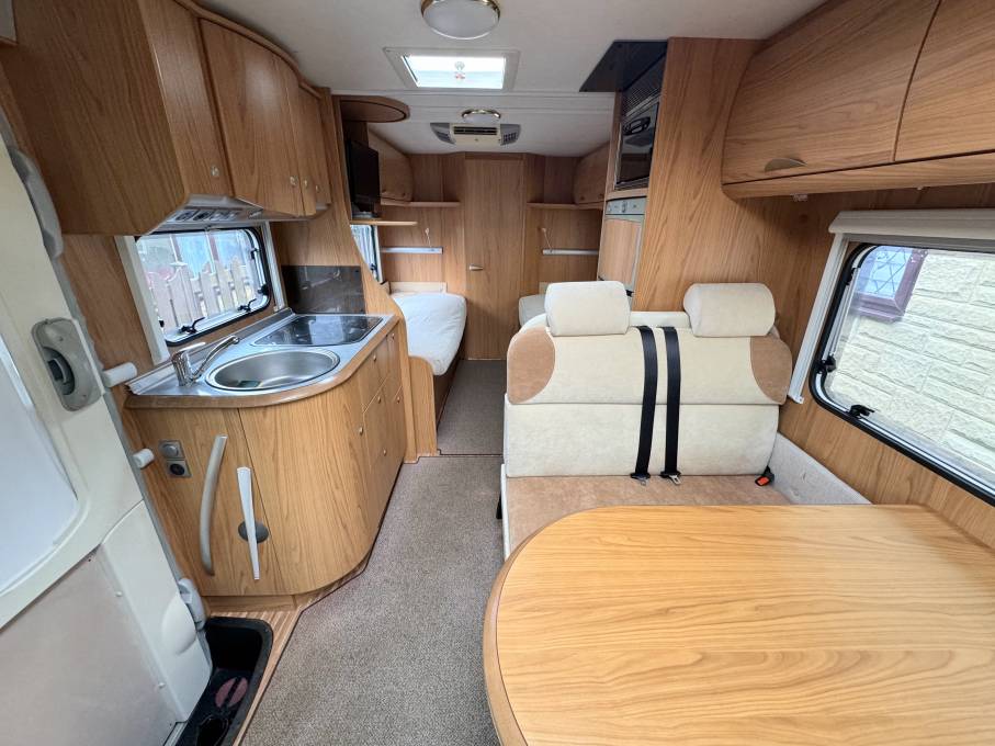 Burstner Delfin t700 proformance 4 belts - single beds - motorhome for sale