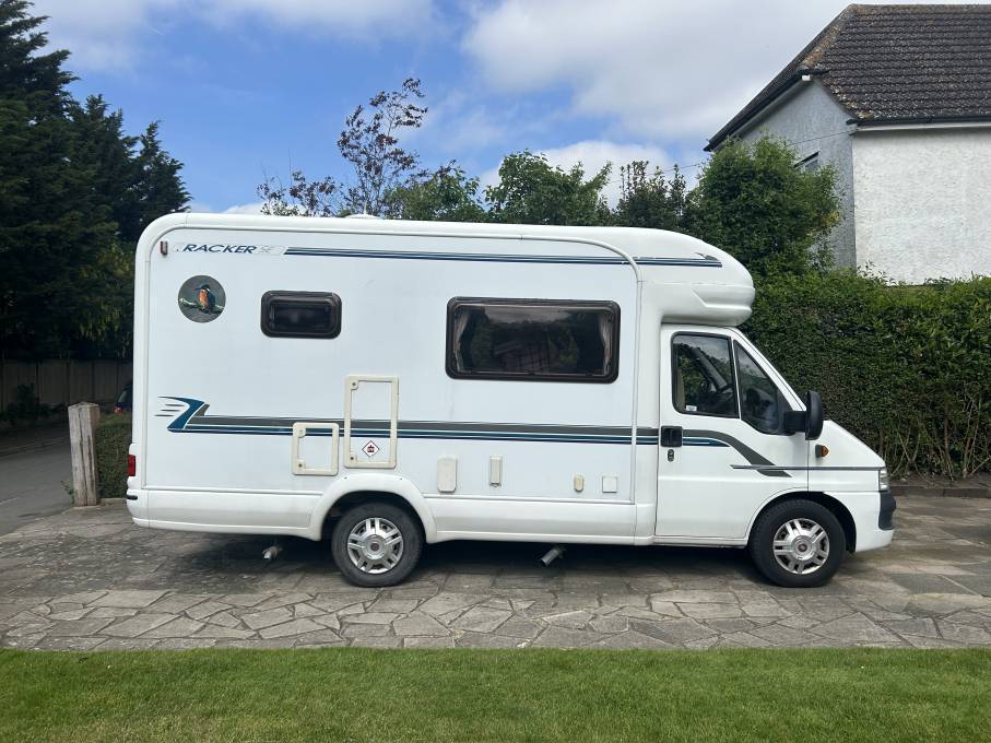 Autotrail Tracker SE